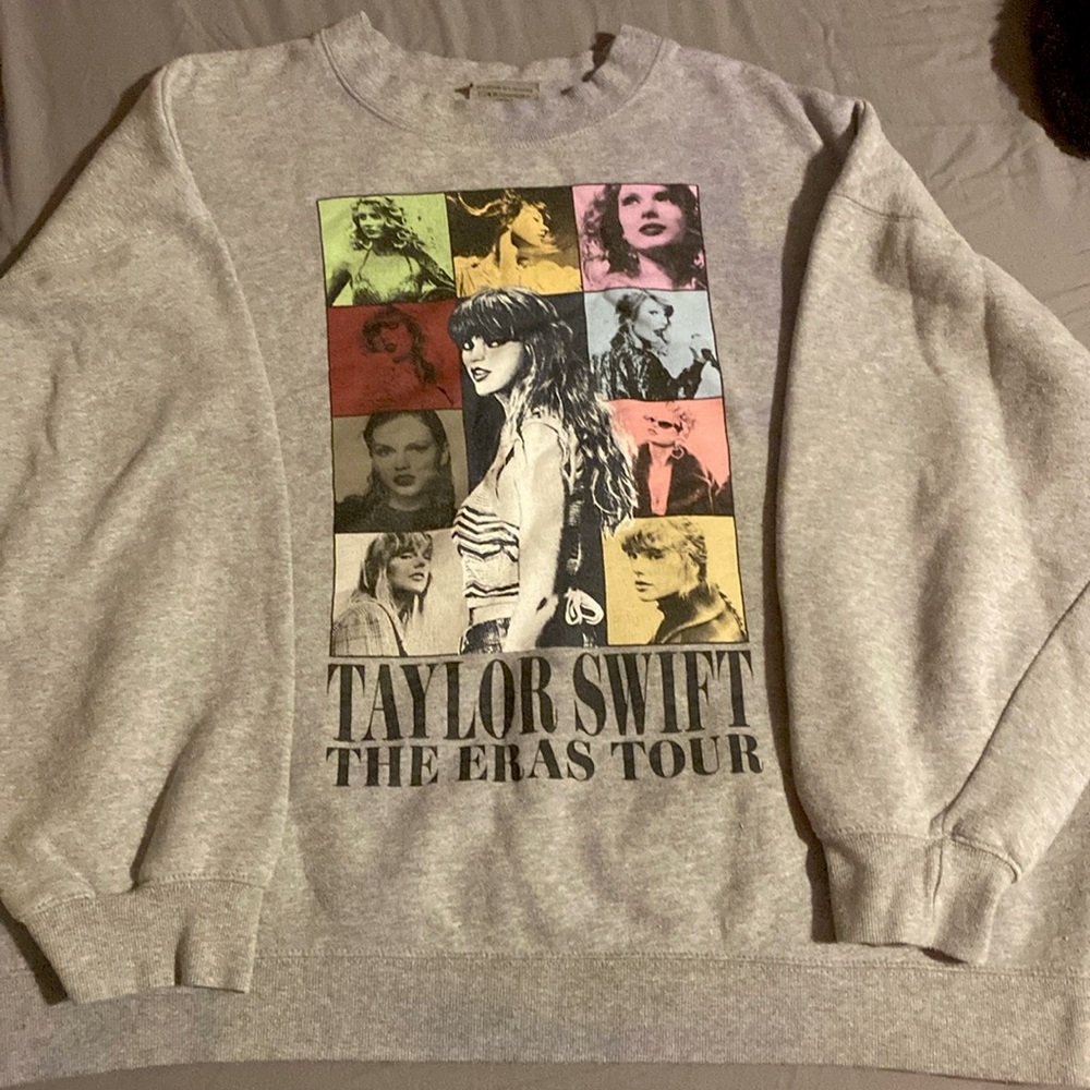 Taylor swift, the eras tour crew neck. Size: 2XL - Gem